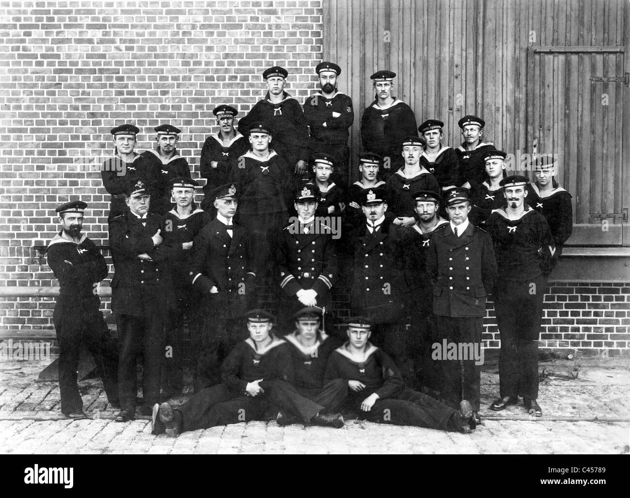 Captain Otto Weddingen and crew of the 'U 9' Stock Photo - Alamy