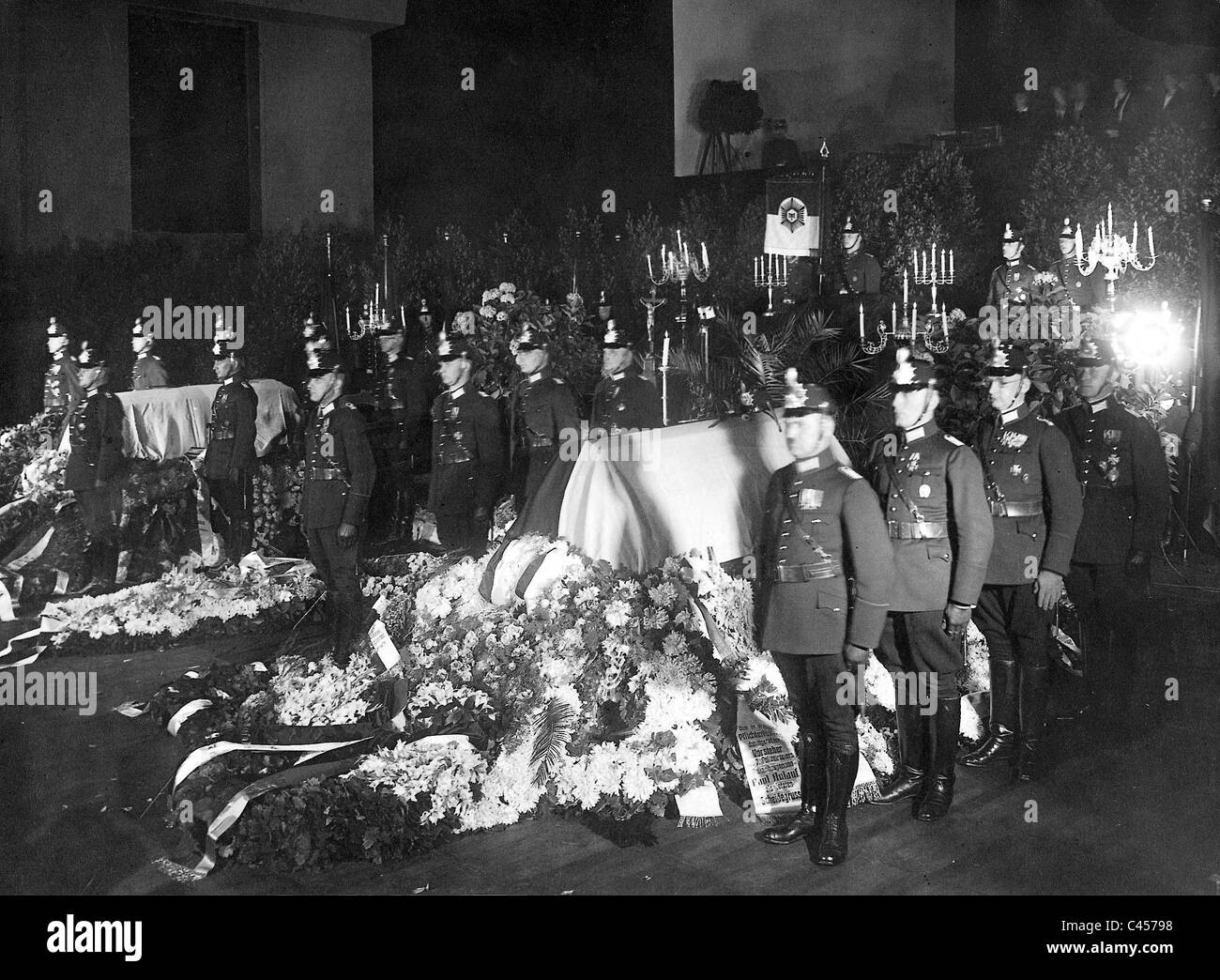 Officers funeral Black and White Stock Photos & Images - Alamy