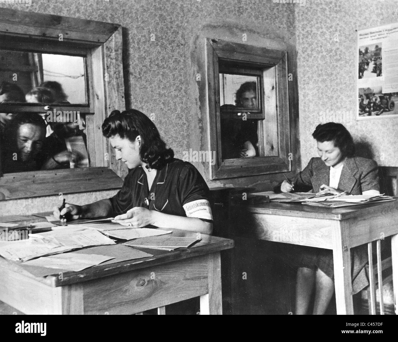 German women 1945 High Resolution Stock Photography and Images - Alamy