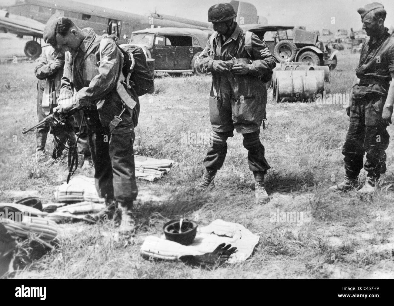 Paratroopers at the airfield of Heraklion, Crete 1941 Stock Photo - Alamy