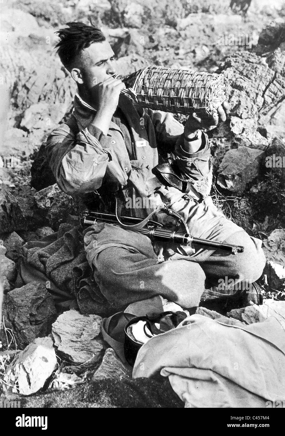 Paratrooper 1941 hi-res stock photography and images - Alamy