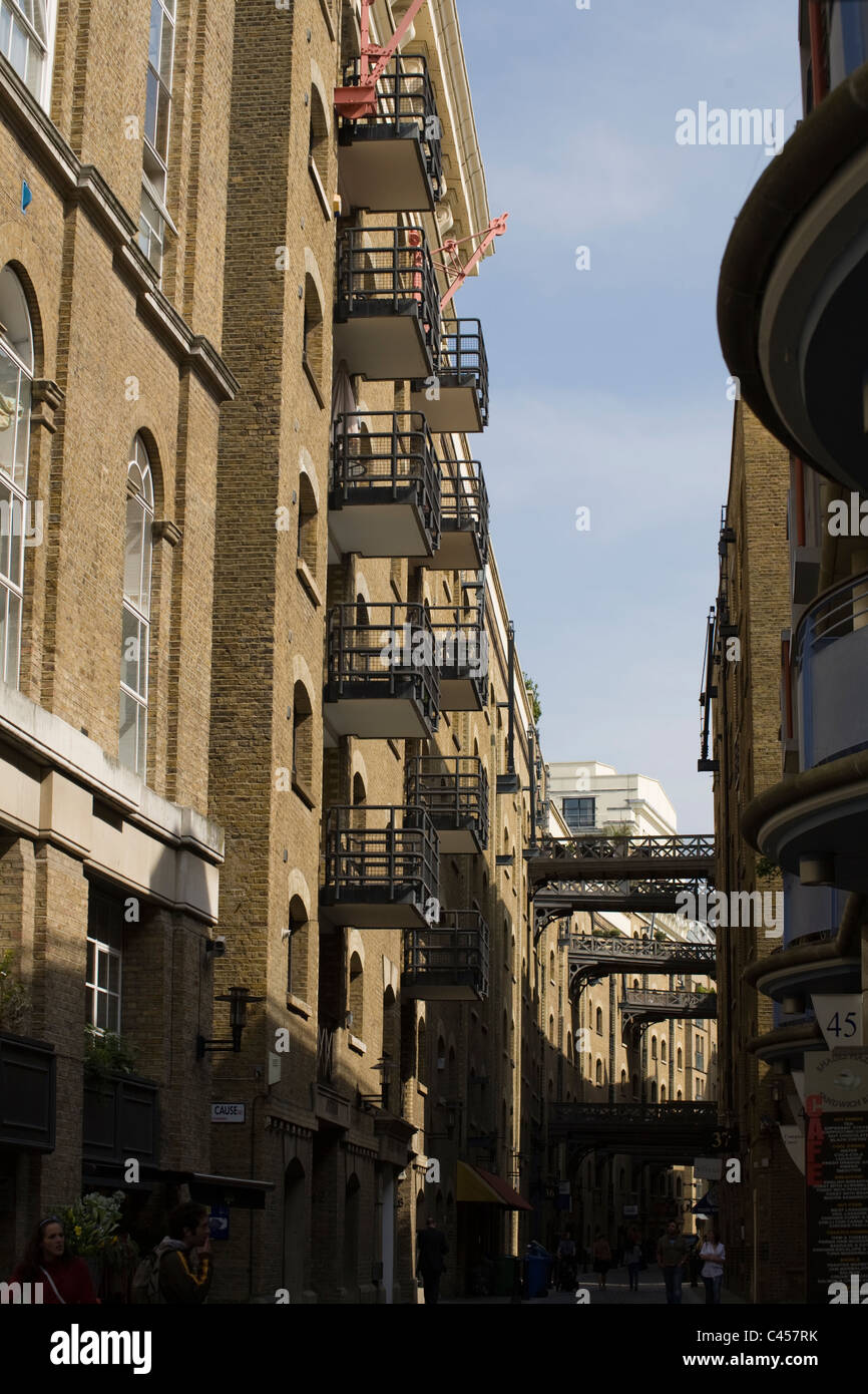 alleyway at Tower Bridge Stock Photo - Alamy