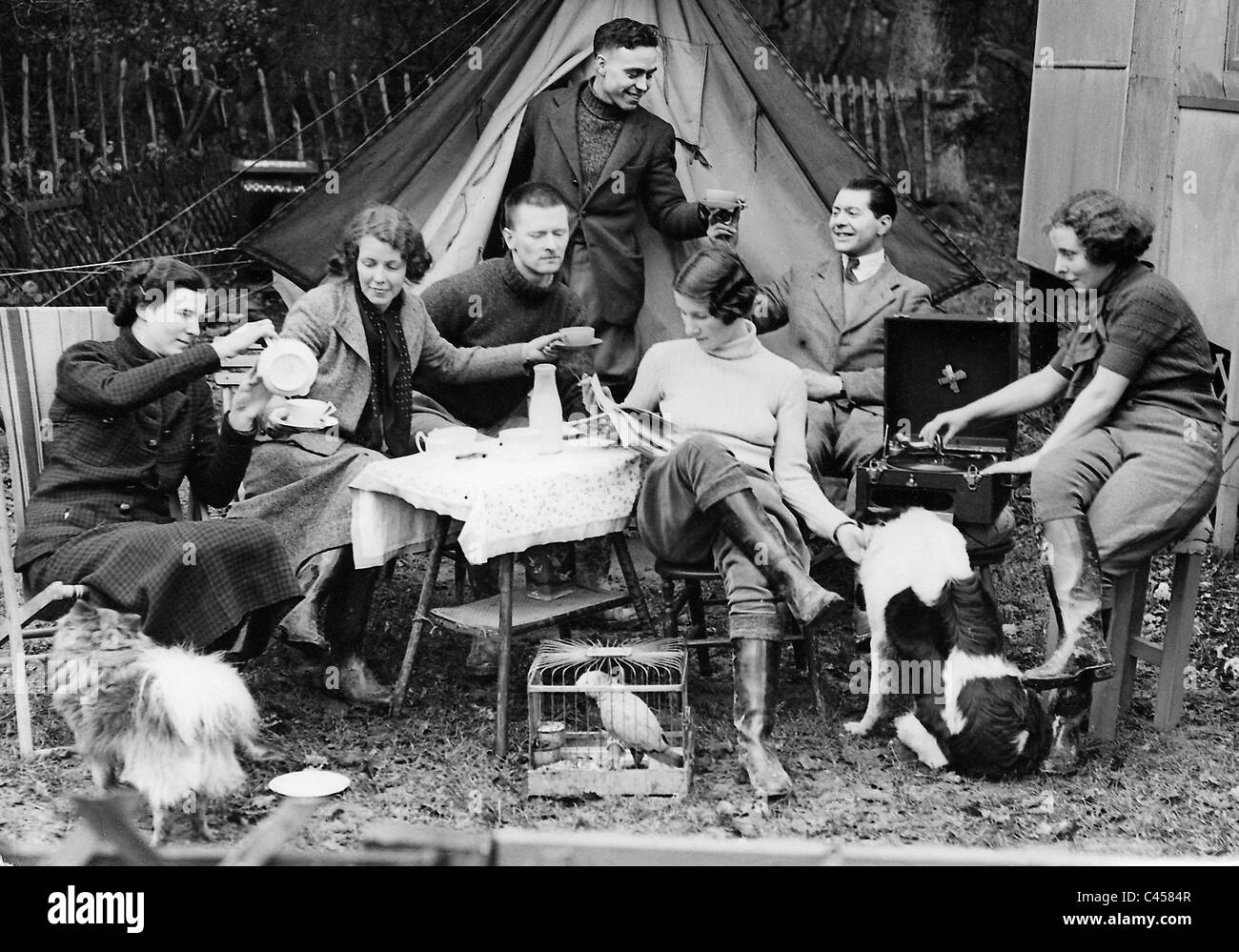 Surrey great britain Black and White Stock Photos & Images - Alamy