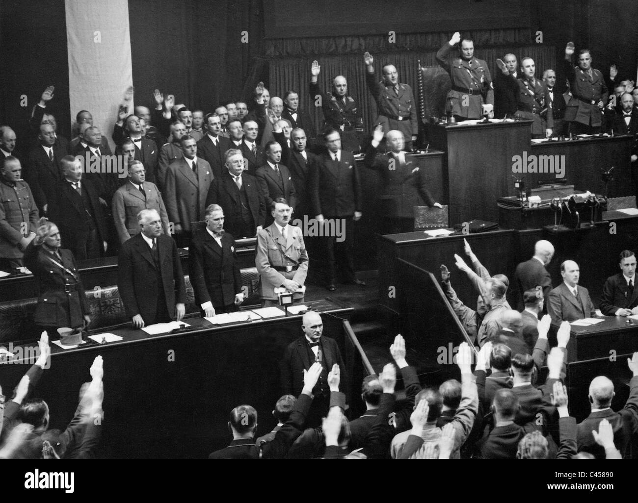 Hitlers podium hi-res stock photography and images - Alamy