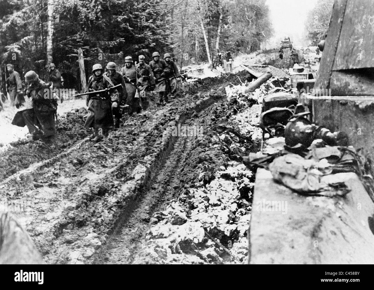 Soldiers of the Waffen SS during the offensive on Moscow, 1941 Stock ...