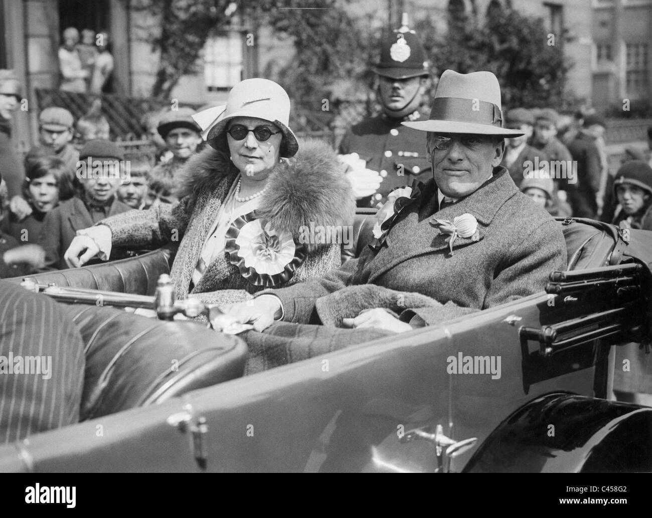Austen chamberlain his wife hi-res stock photography and images - Alamy