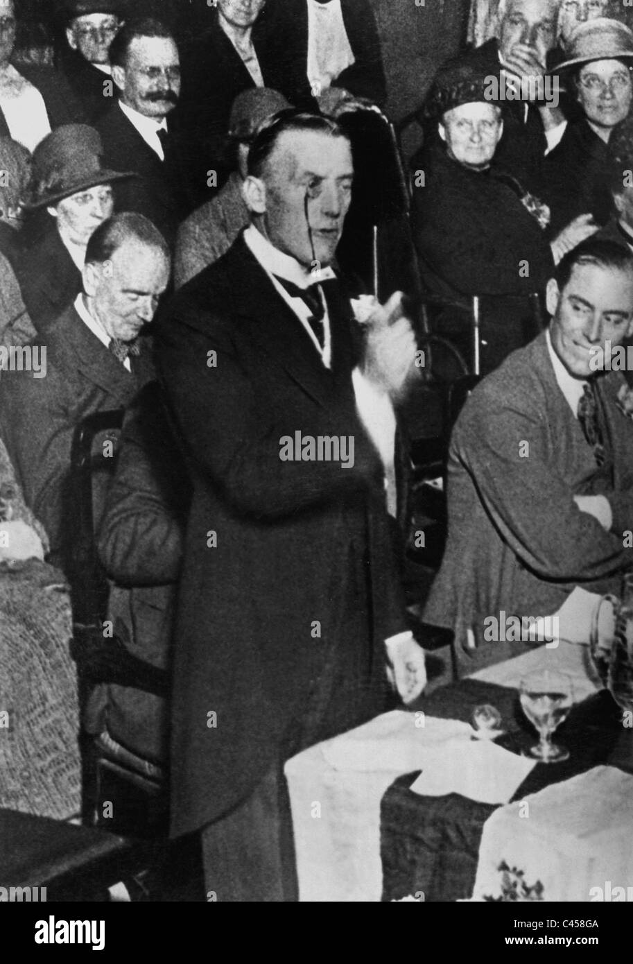 Austen Chamberlain during a speech, 1924 Stock Photo - Alamy