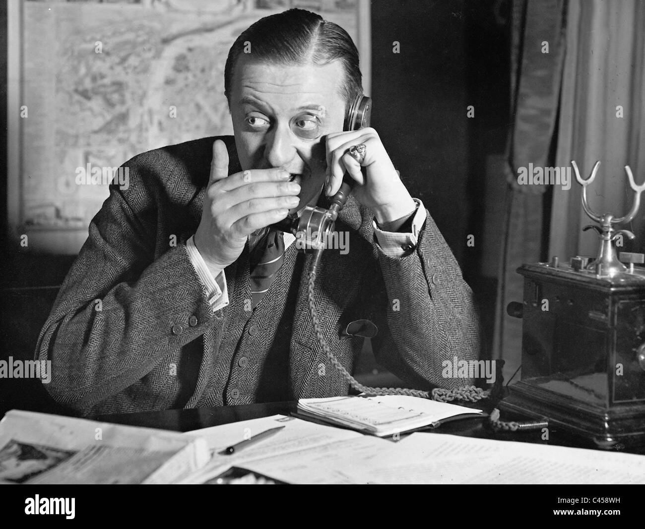 Man use phone Black and White Stock Photos & Images - Alamy