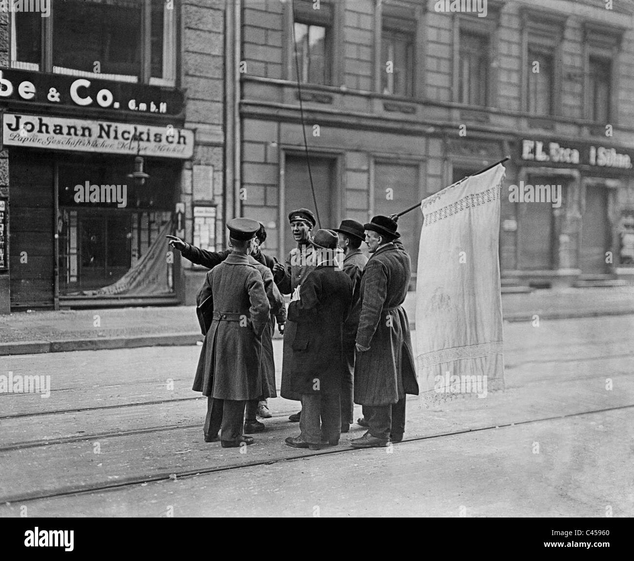 Spartacists negotiate with officers during the fighting in the ...