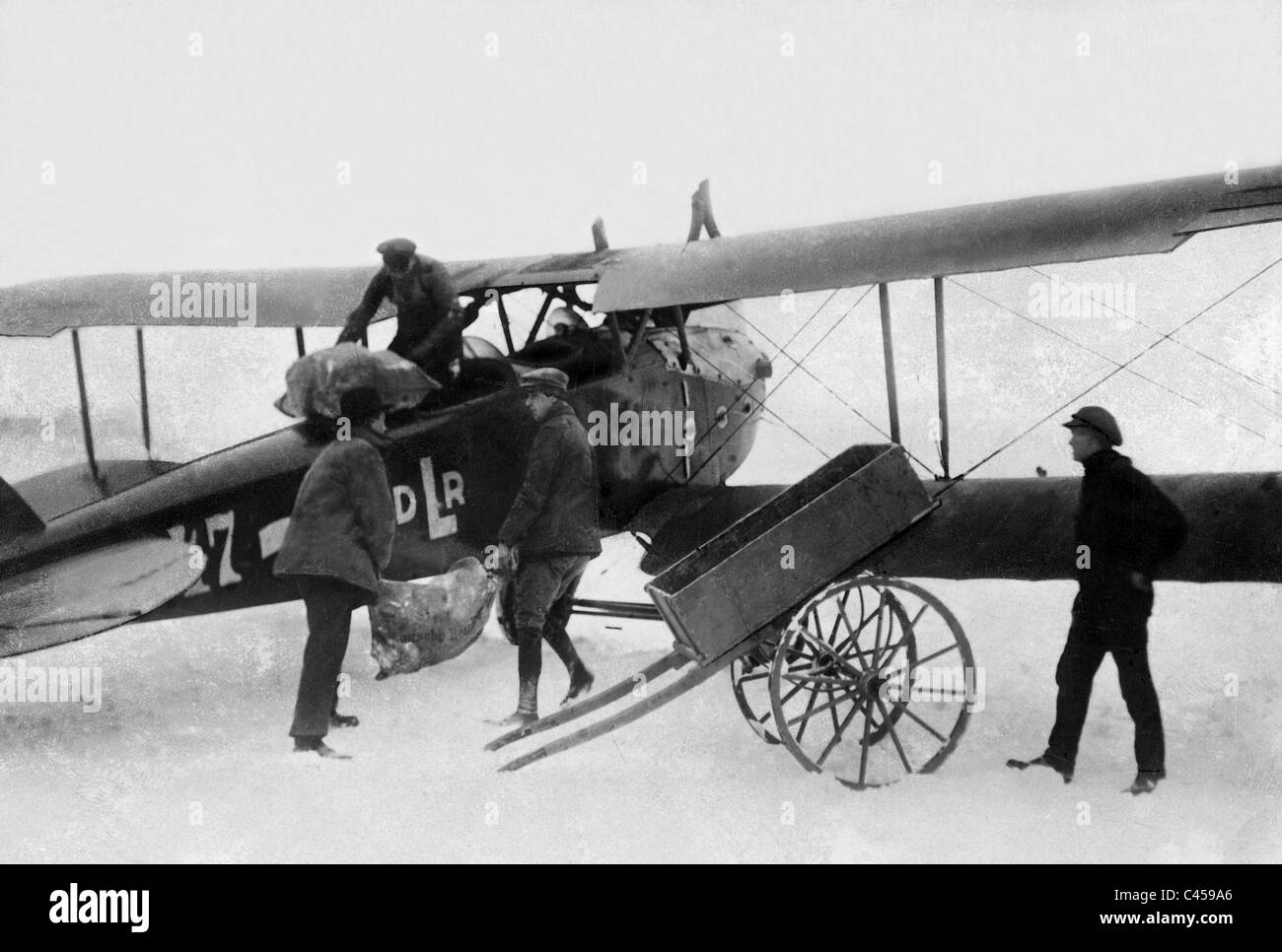 Loading of a mail plane, 1919 Stock Photo - Alamy