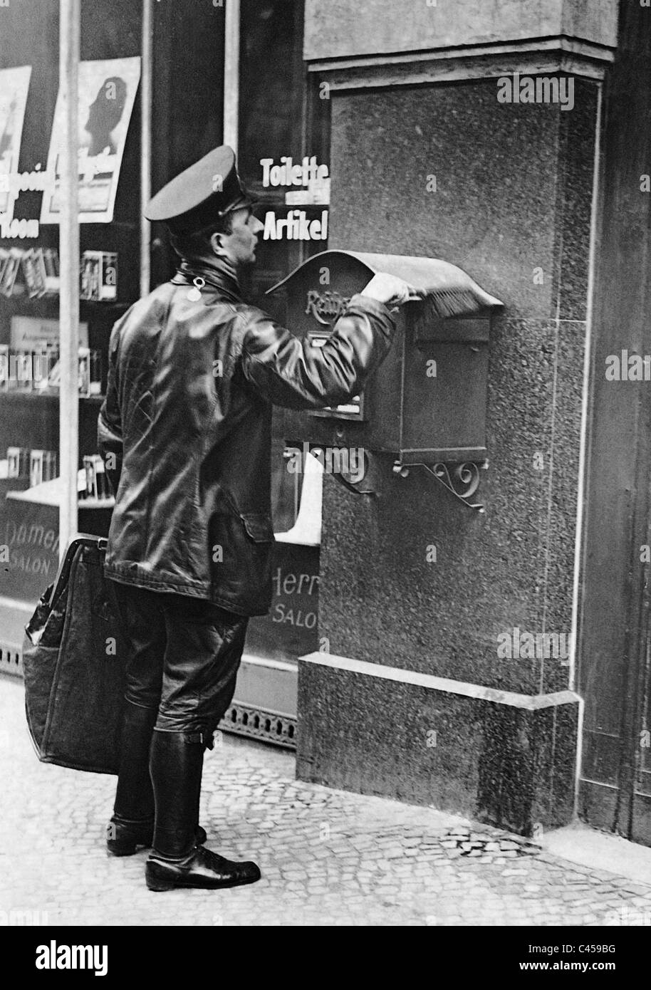 Emptying postbox hi-res stock photography and images - Alamy