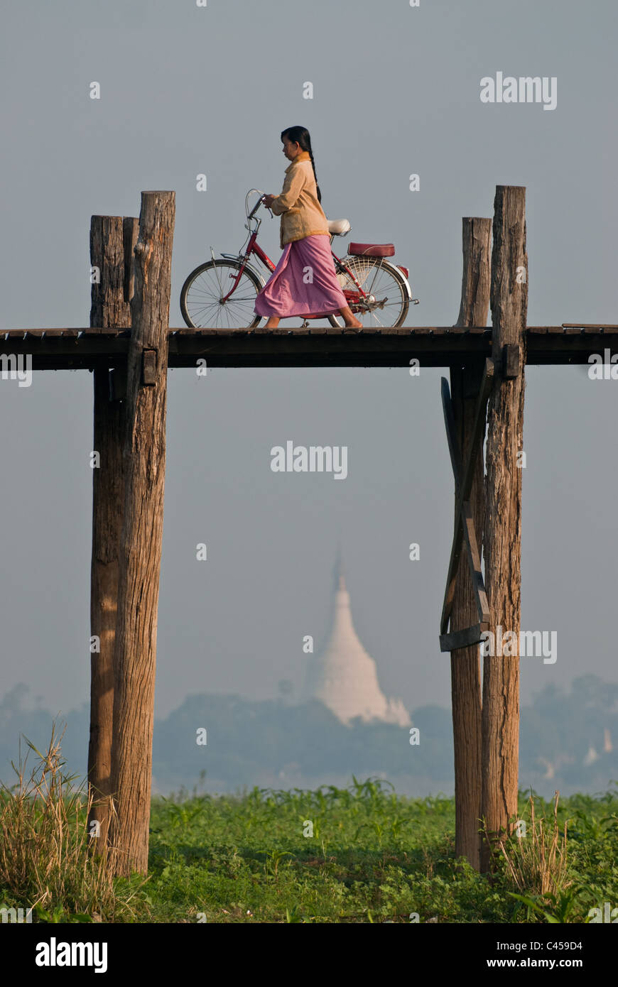 U pain bridge myanmar hi-res stock photography and images - Alamy