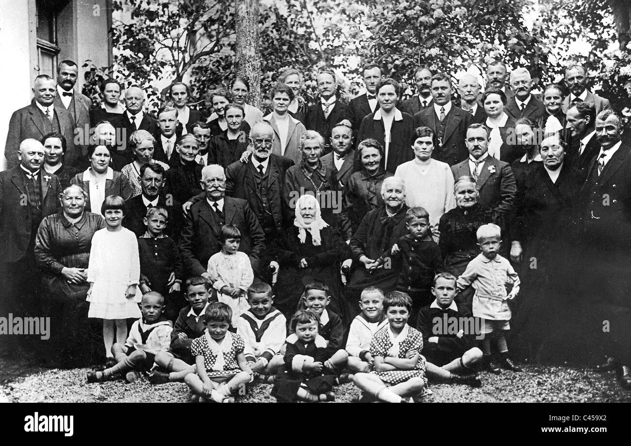 Group photo of an extended family hi-res stock photography and images ...