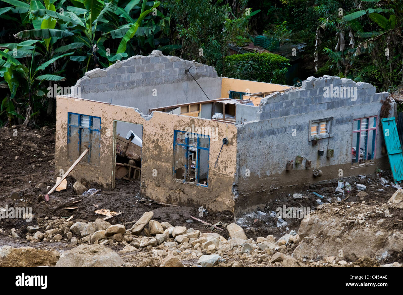 Landslide house hi-res stock photography and images - Alamy