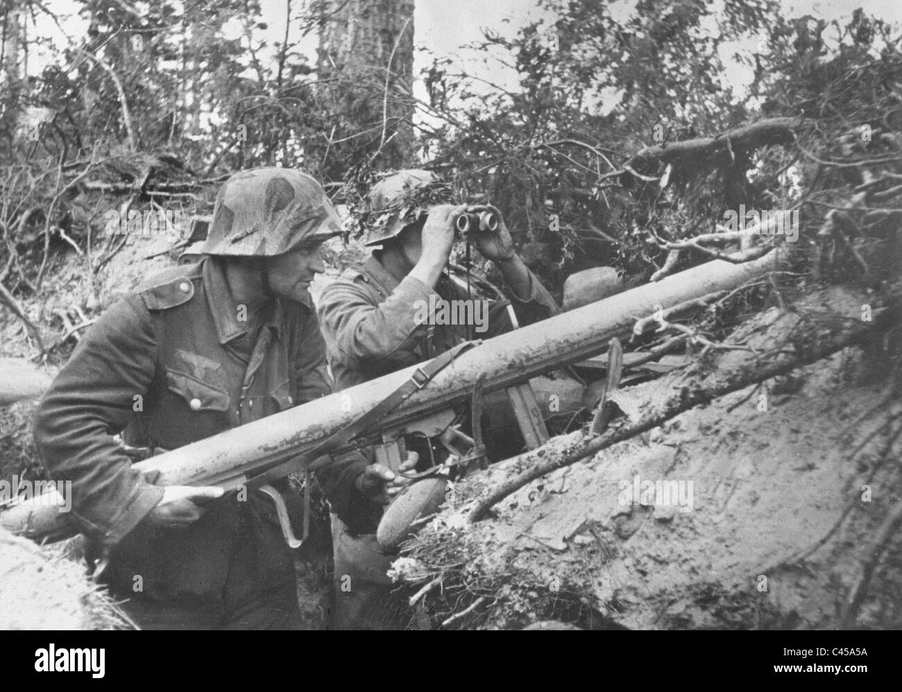 German soldiers during fights in the northern sector of the Eastern ...