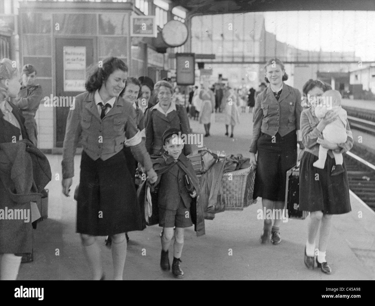 BDM girls with mother and child at a Berlin train station, 1943 Stock ...