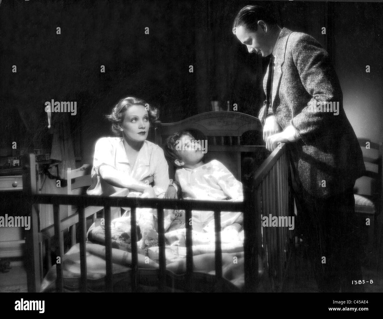 Marlene Dietrich and Herbert Marshall in a film scene from 'The Blonde ...