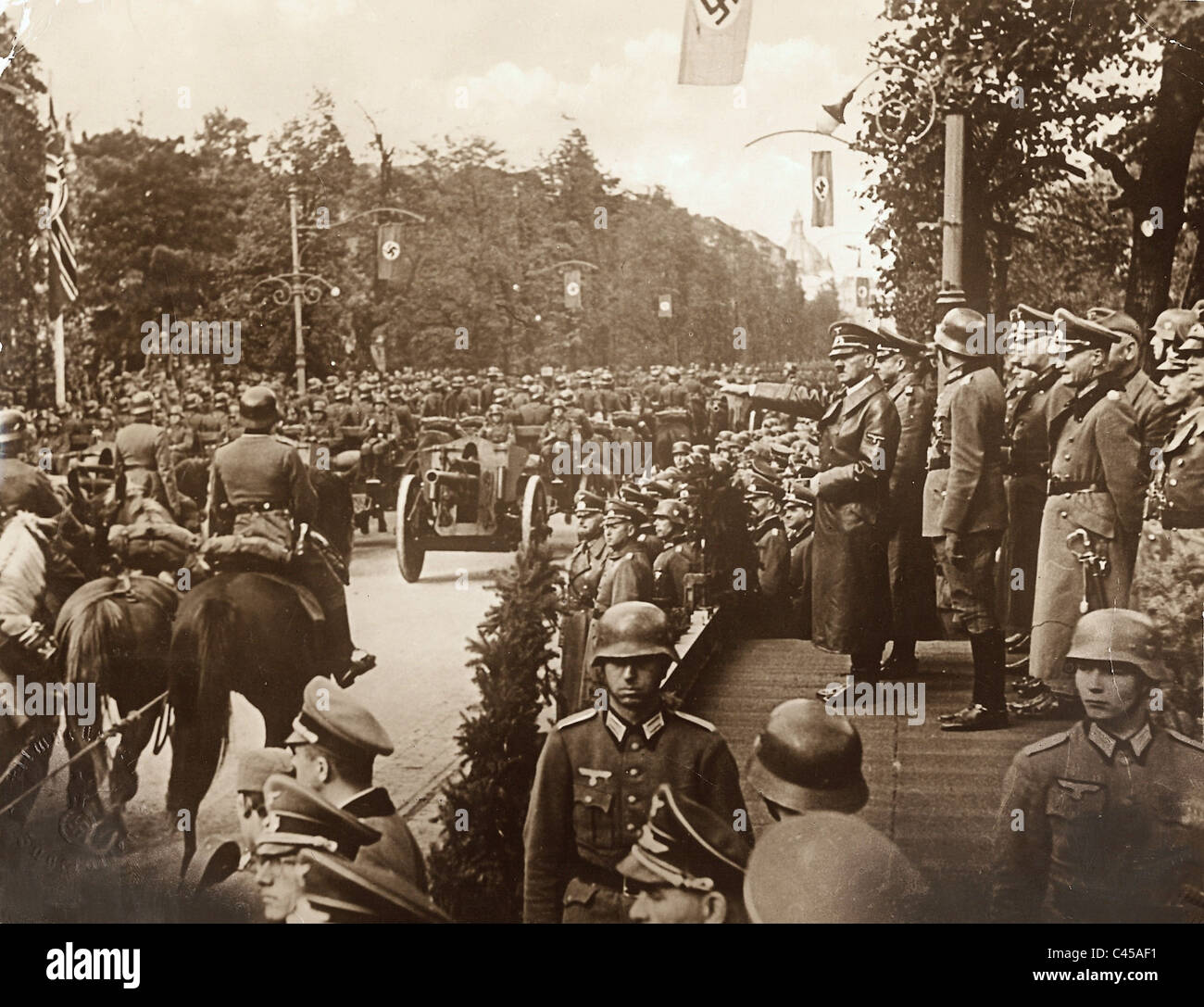 Hitler at the Victory Parade in Warsaw, 1939 Stock Photo - Alamy