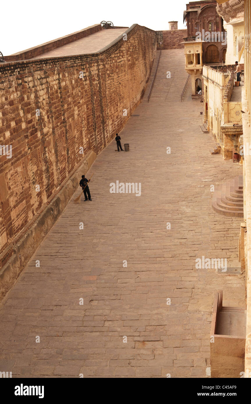 Guard wall hi-res stock photography and images - Alamy