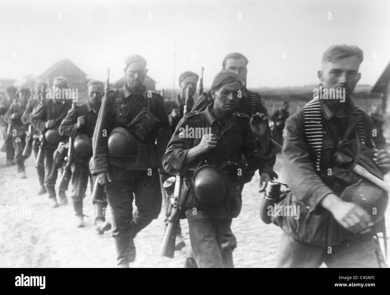 German soldiers advancing an on the Eastern front, 1941 Stock Photo - Alamy
