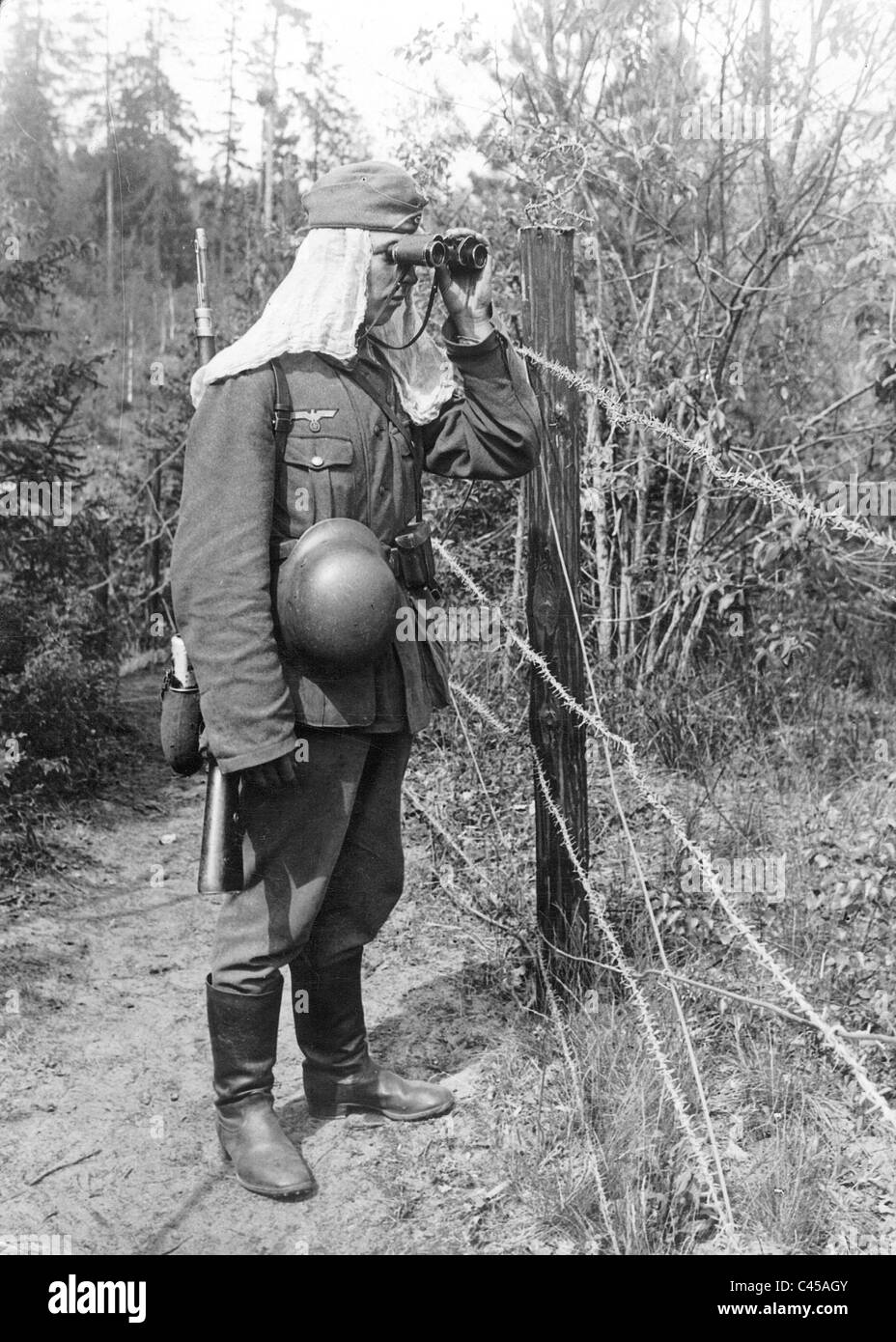 German outpost on the German-Russian demarcation line in occupied ...
