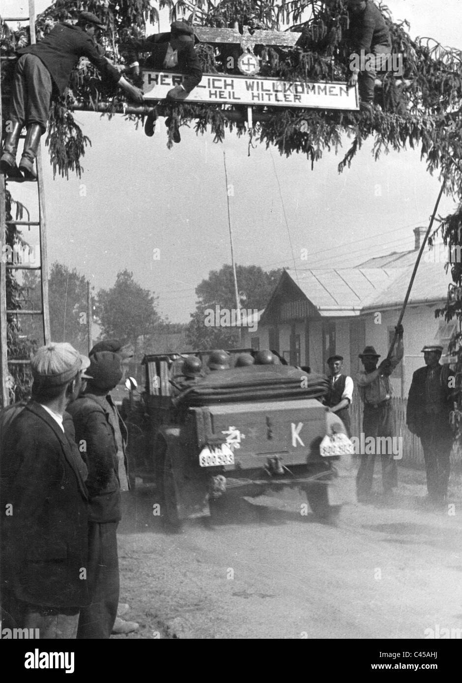 Russian population german soldiers army hi-res stock photography and ...