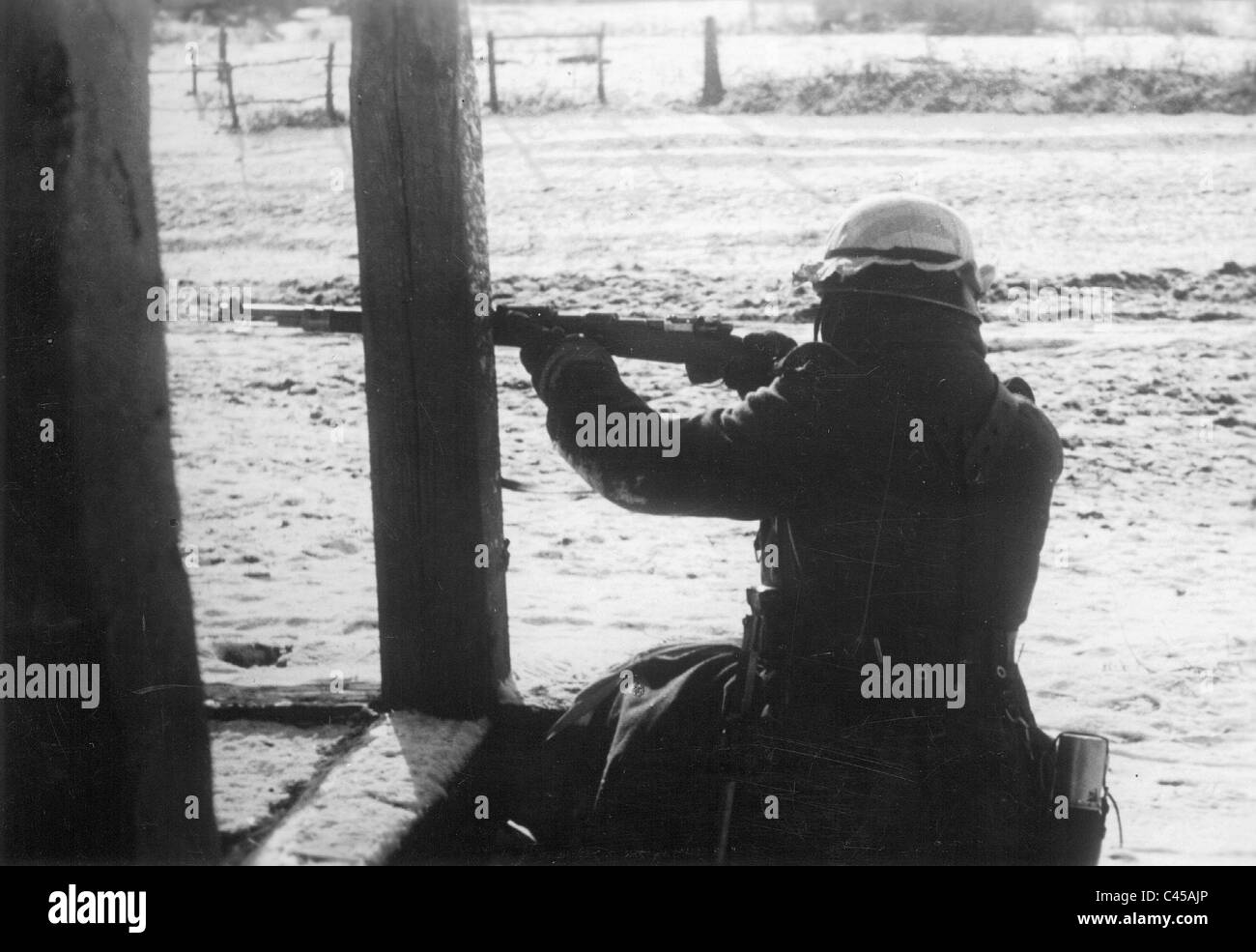 German soldier fighting in the mid sector of the Eastern front, 1941 ...
