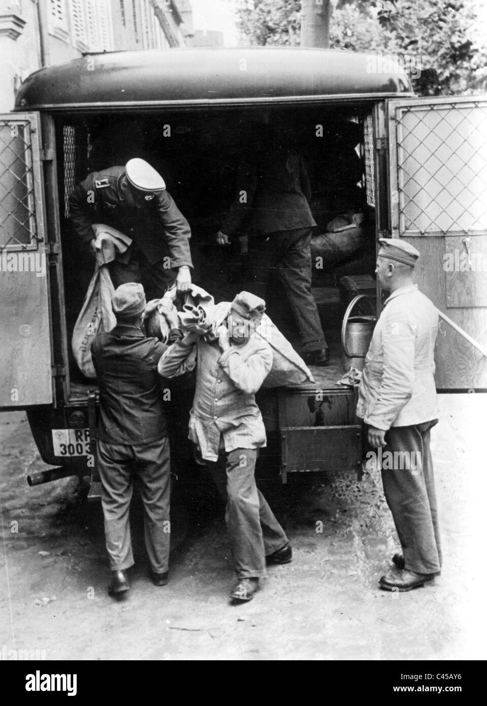 Post war 1945 german Black and White Stock Photos & Images - Alamy