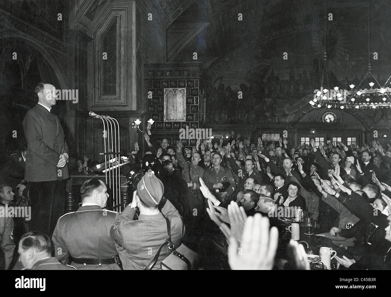 Hitler at the Hofbraeuhaus, 1941 Stock Photo - Alamy