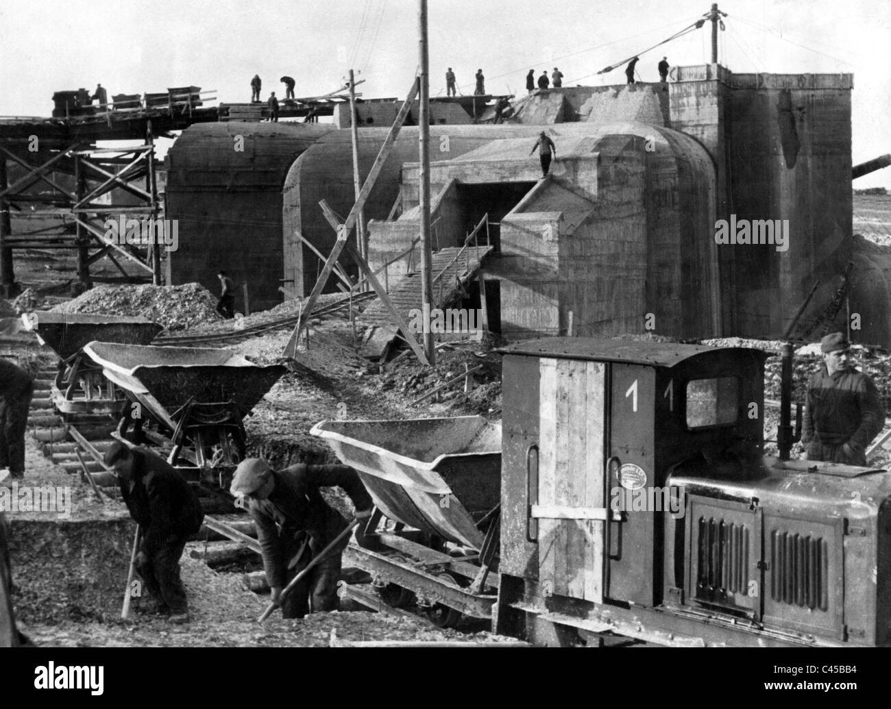 Building in a tank factory at the Atlantic Wall Stock Photo - Alamy