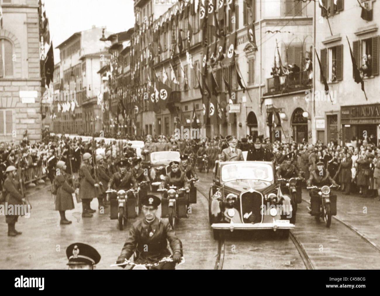 Hitler mussolini 1945 hi-res stock photography and images - Alamy
