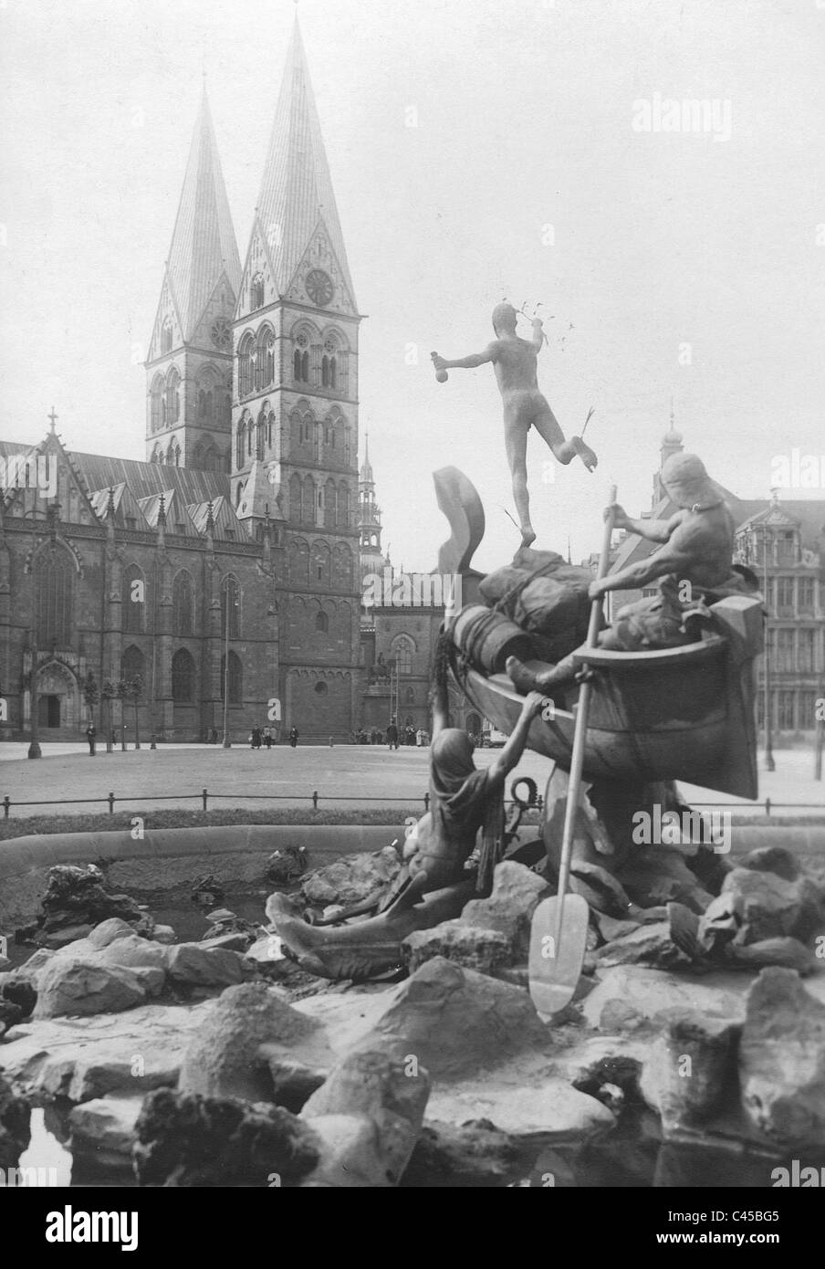 Tuchmann fountain in Bremen, 1930 Stock Photo - Alamy