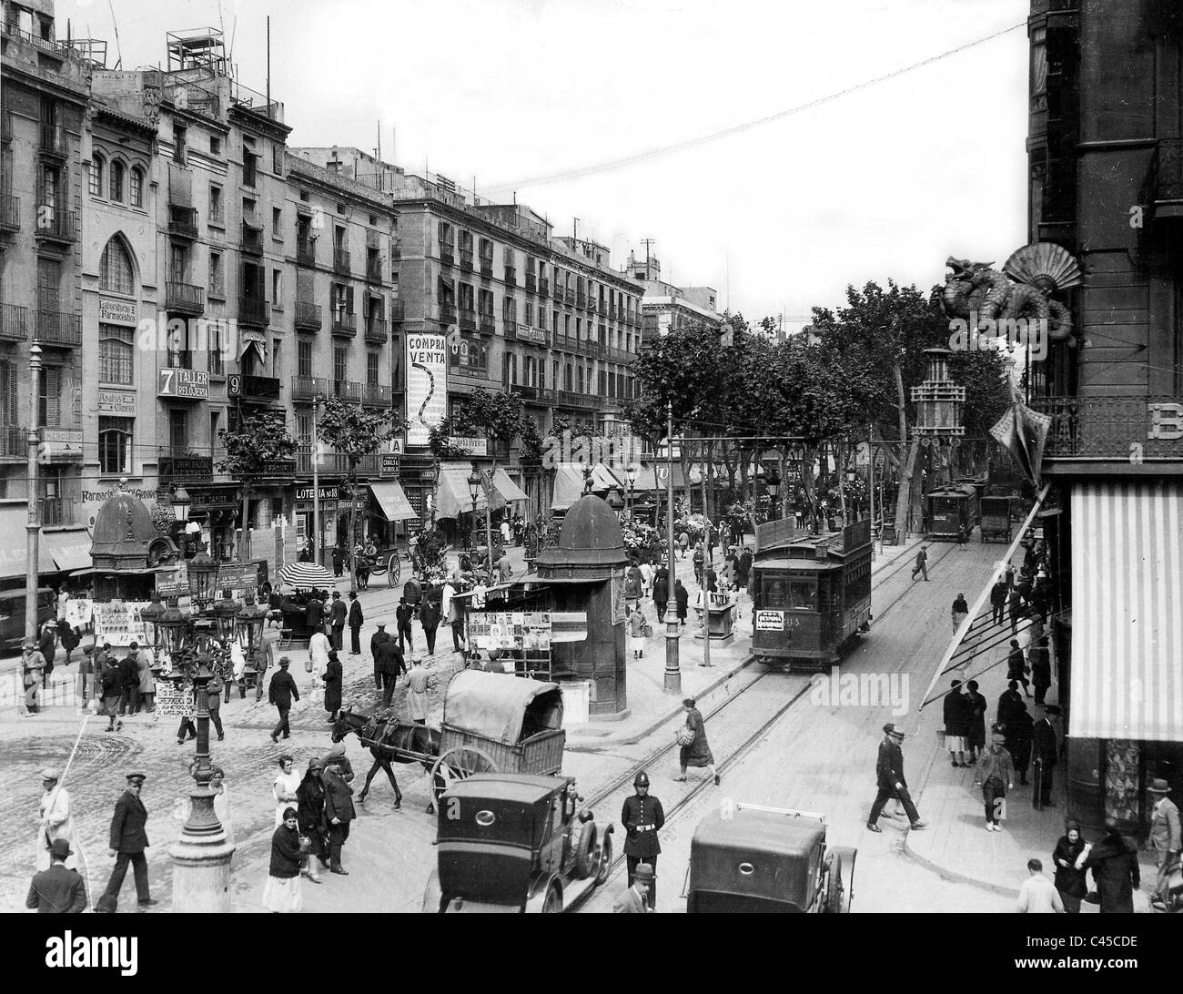 Main street cars on Black and White Stock Photos & Images - Alamy