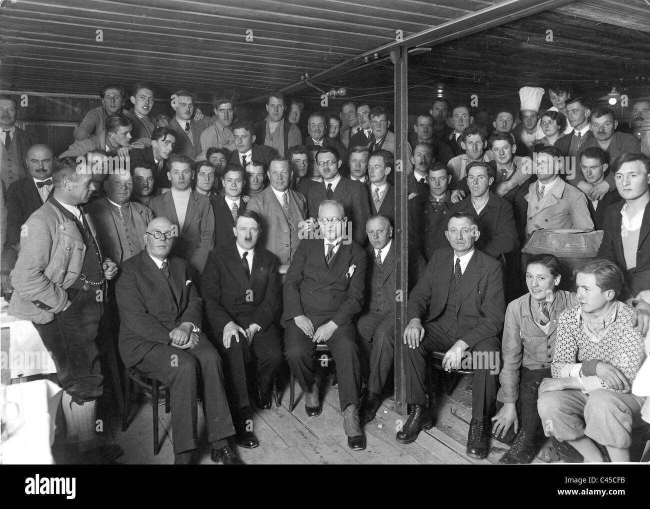 Hitler brown house hi-res stock photography and images - Alamy