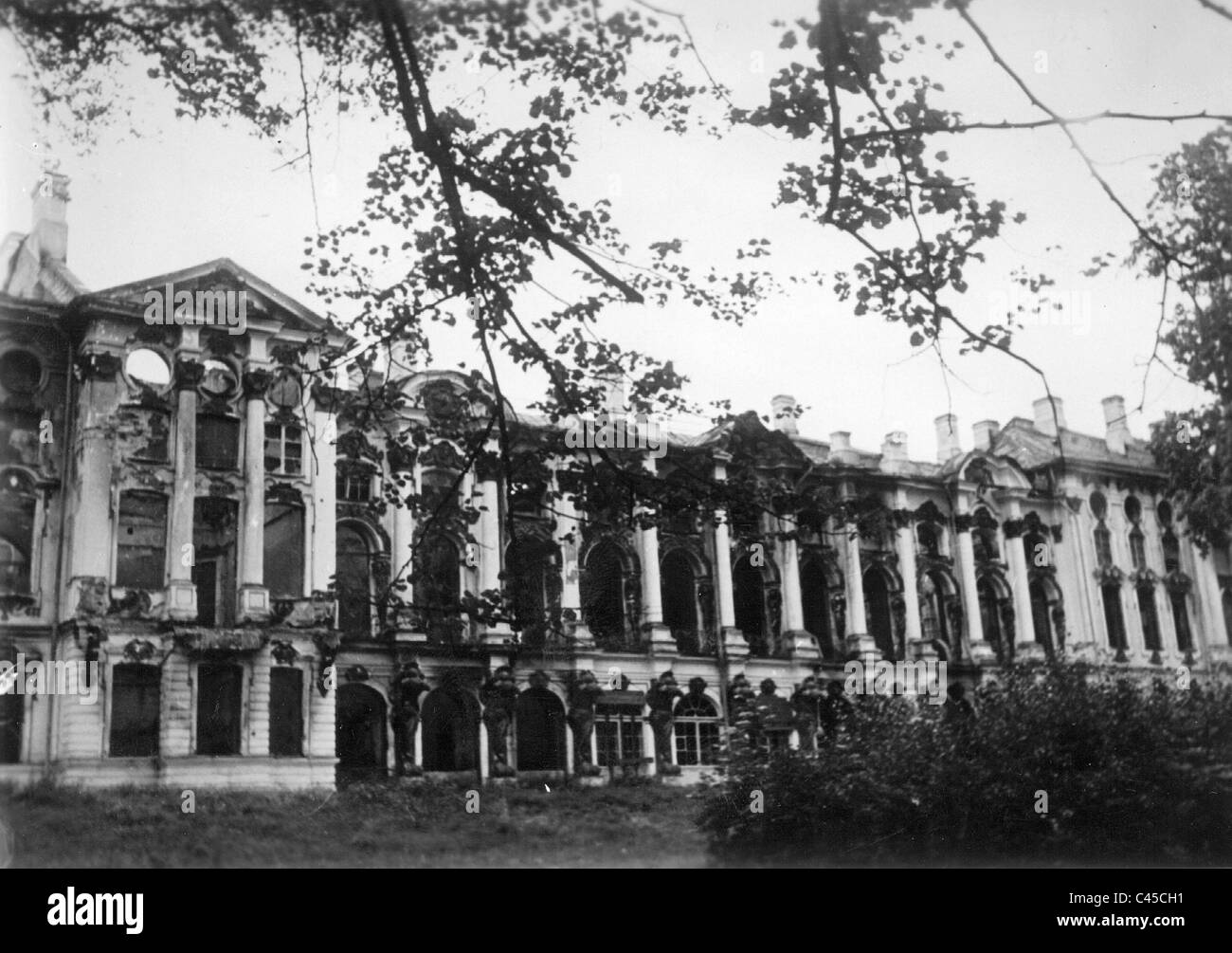 Destroyed palace hi-res stock photography and images - Alamy