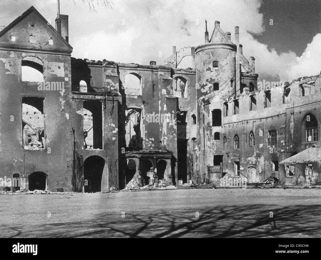 Destroyed castle in Koenigsberg, 1944 Stock Photo - Alamy