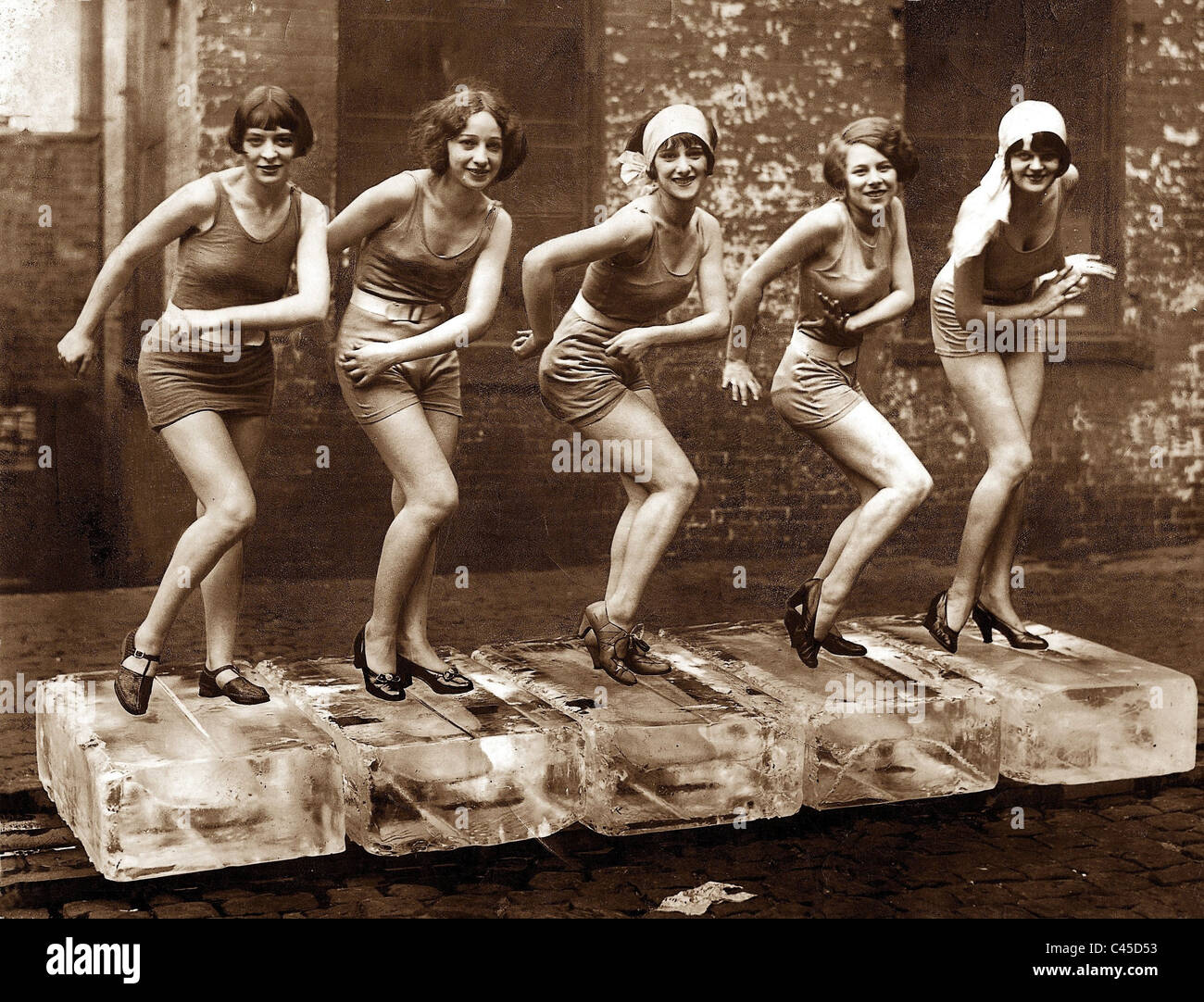 Charleston dancers hi-res stock photography and images - Alamy