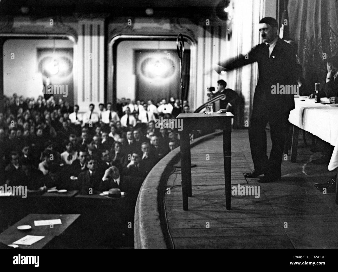 An orator hi-res stock photography and images - Alamy