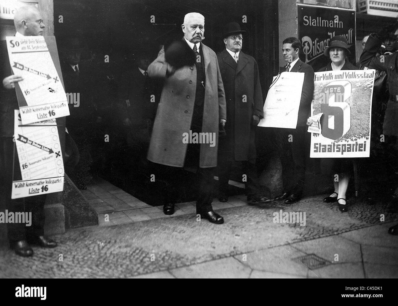 Paul von Hindenburg at the Reichstag election, 1930 Stock Photo - Alamy