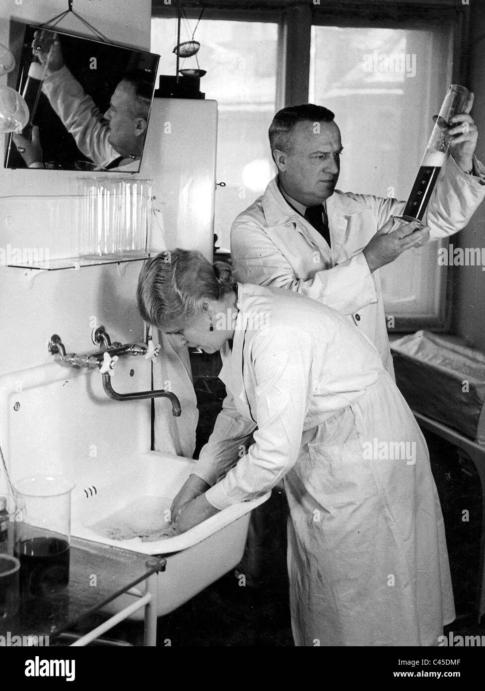 Lab assistant science Black and White Stock Photos & Images - Alamy