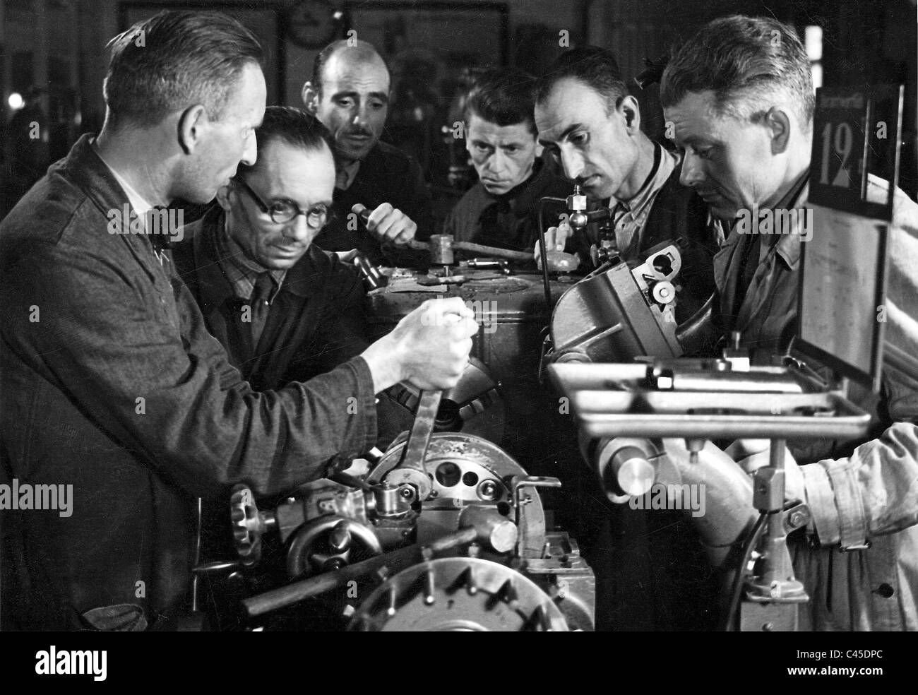 Workers and machines hi-res stock photography and images - Alamy