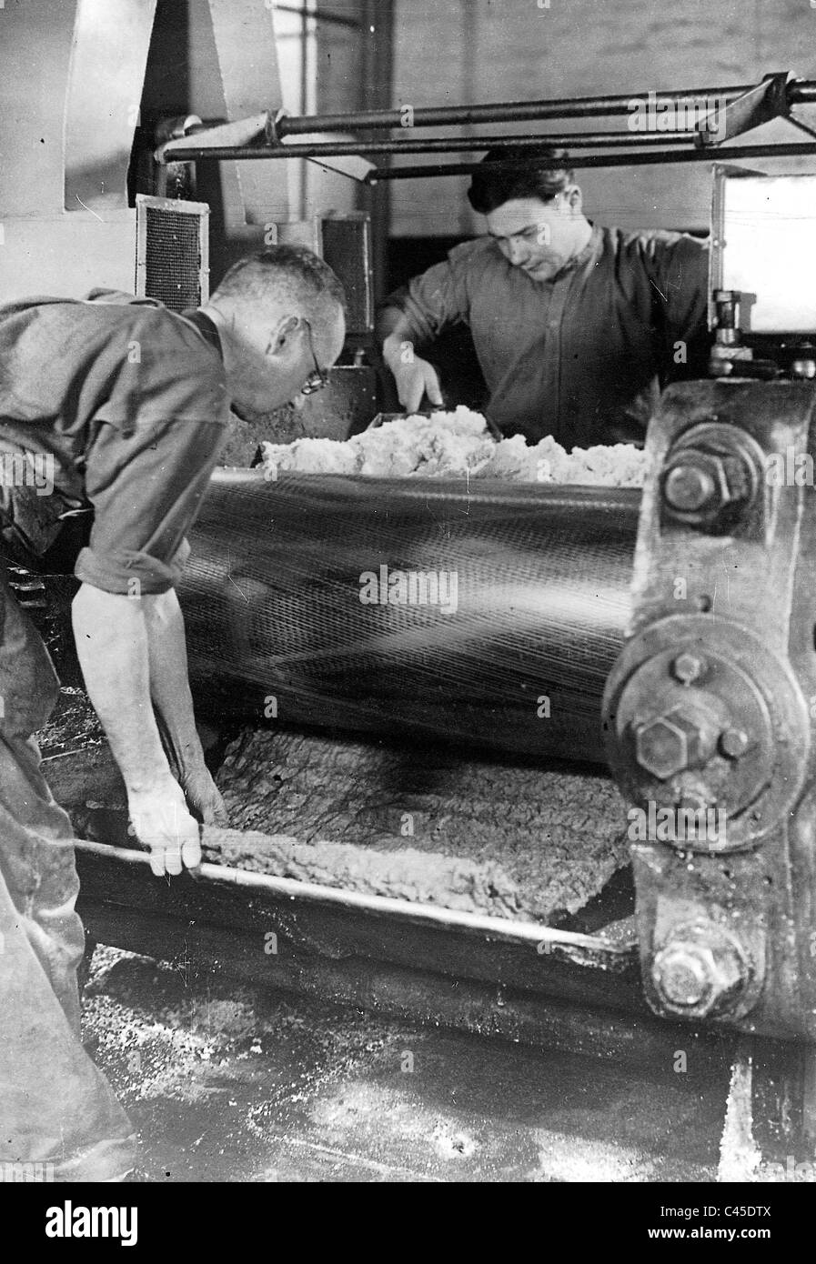 Rubber manufacture hi-res stock photography and images - Alamy