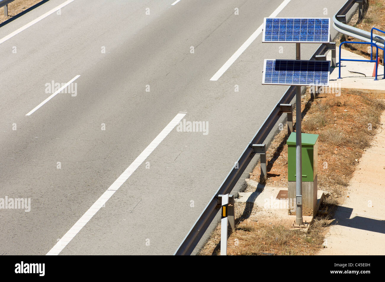 Rotating solar energy panels hi-res stock photography and images - Alamy