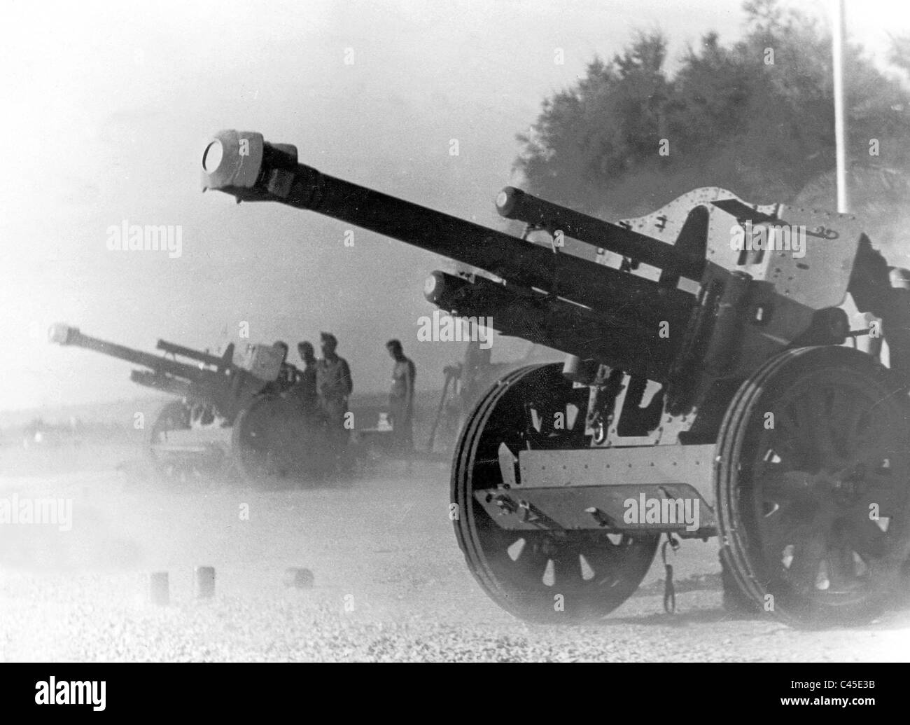 Howitzers hi-res stock photography and images - Alamy