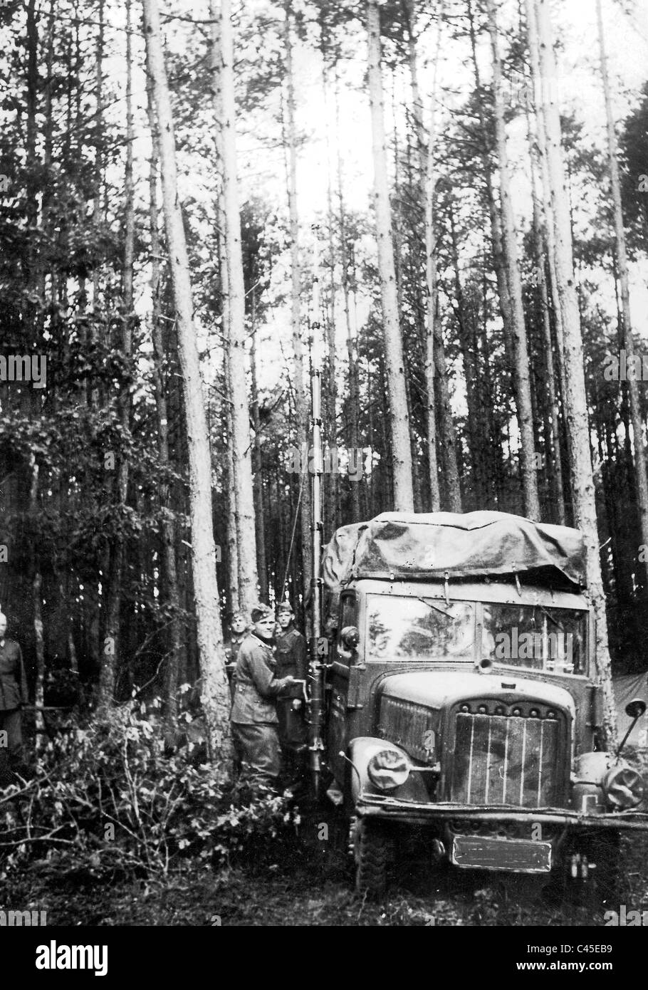 Soldier radio hi-res stock photography and images - Alamy