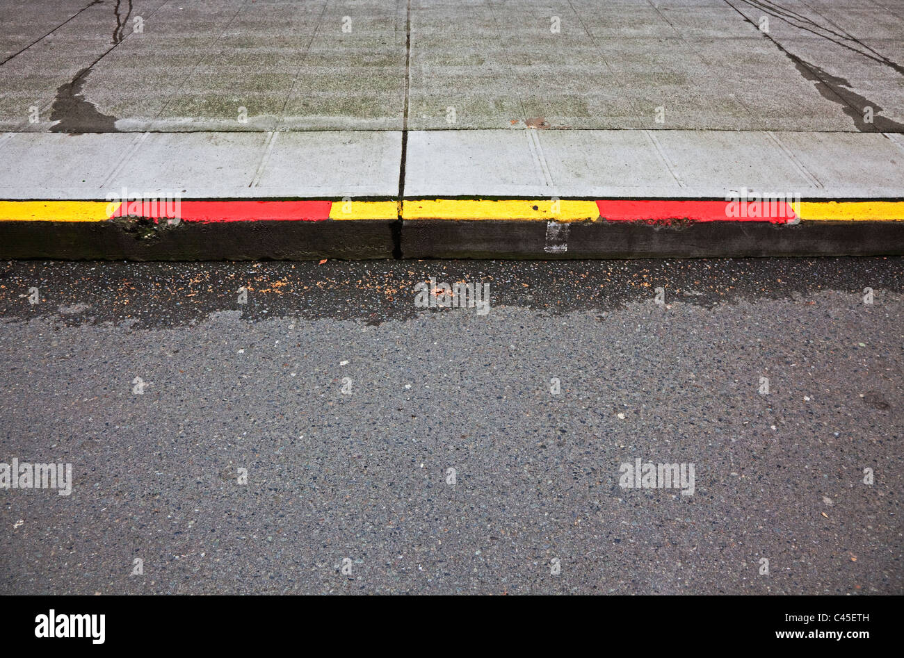 bus stop making on curb Stock Photo - Alamy