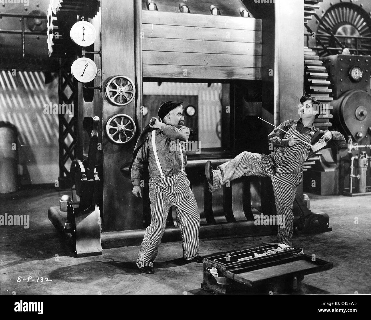 Chester conklin modern times hi-res stock photography and images - Alamy