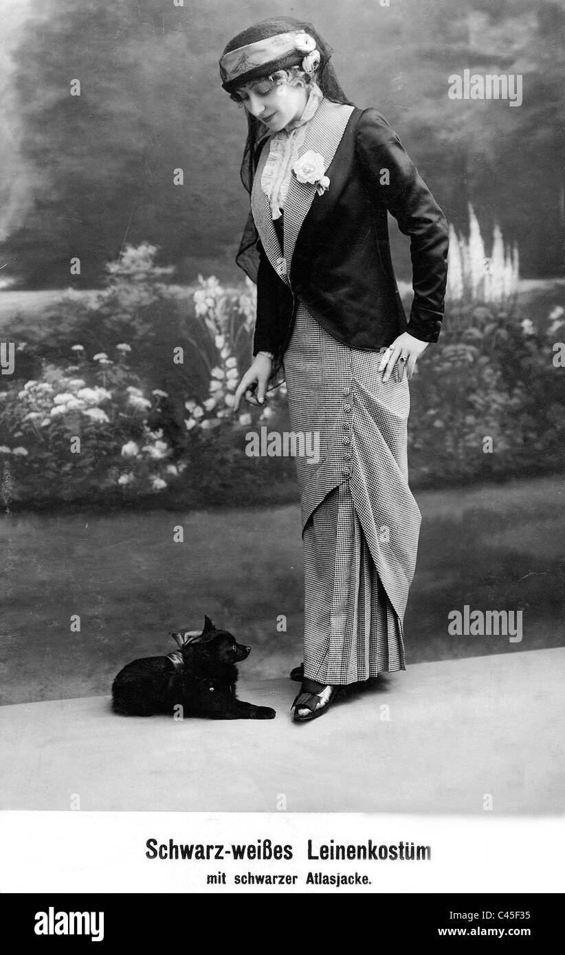 Ladies' fashion from 1913 Stock Photo - Alamy