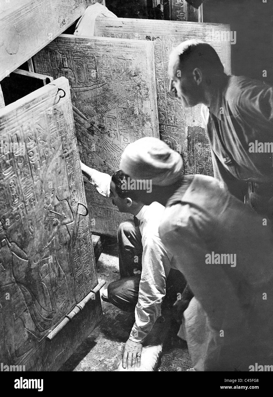 While kneeling Black and White Stock Photos & Images - Alamy