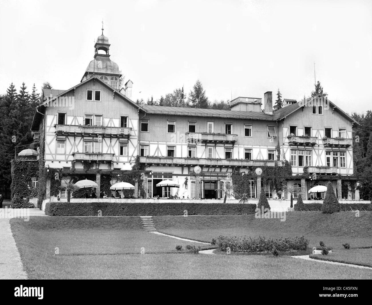 'Returning Emigrant Home' of the International Organization of the Nazi ...
